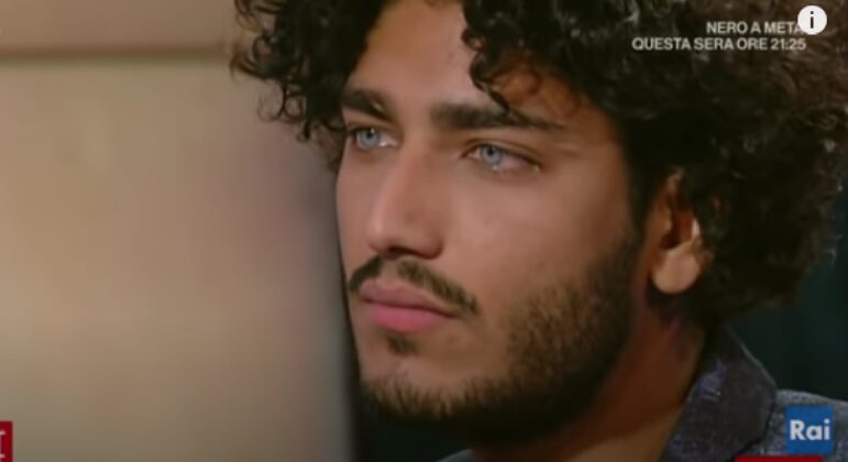 Akash Kumar: chi è il modello occhi ghiaccio che andrà all'Isola - ZON