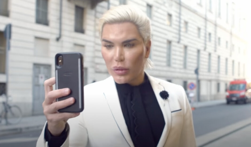 Ken umano diventa Barbie: Rodrigo Alves cambia sesso - ZON