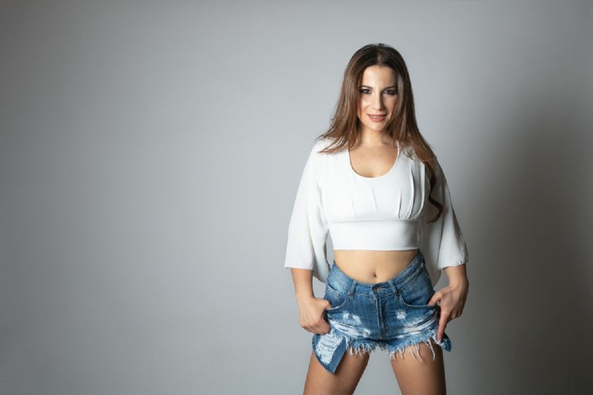 Anna Capasso: "Mi diverto, ma Ballo da sola" - Intervista - ZON