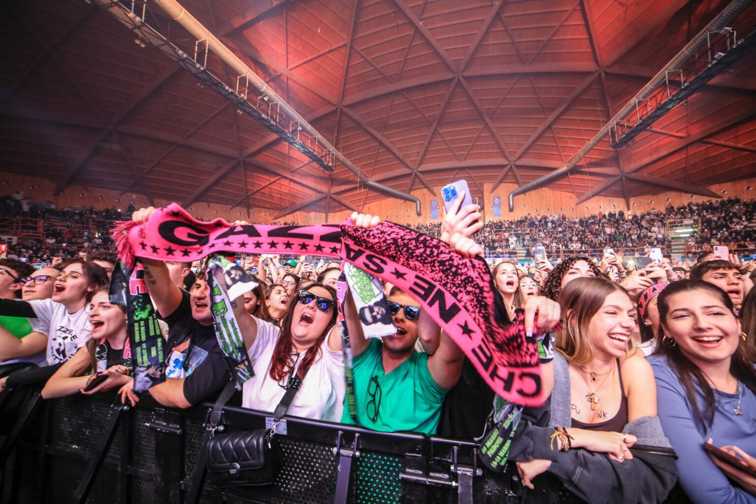 Gazzelle: un viaggio emotivo tra "tutte le lacrime e le cicatrici" - ZON